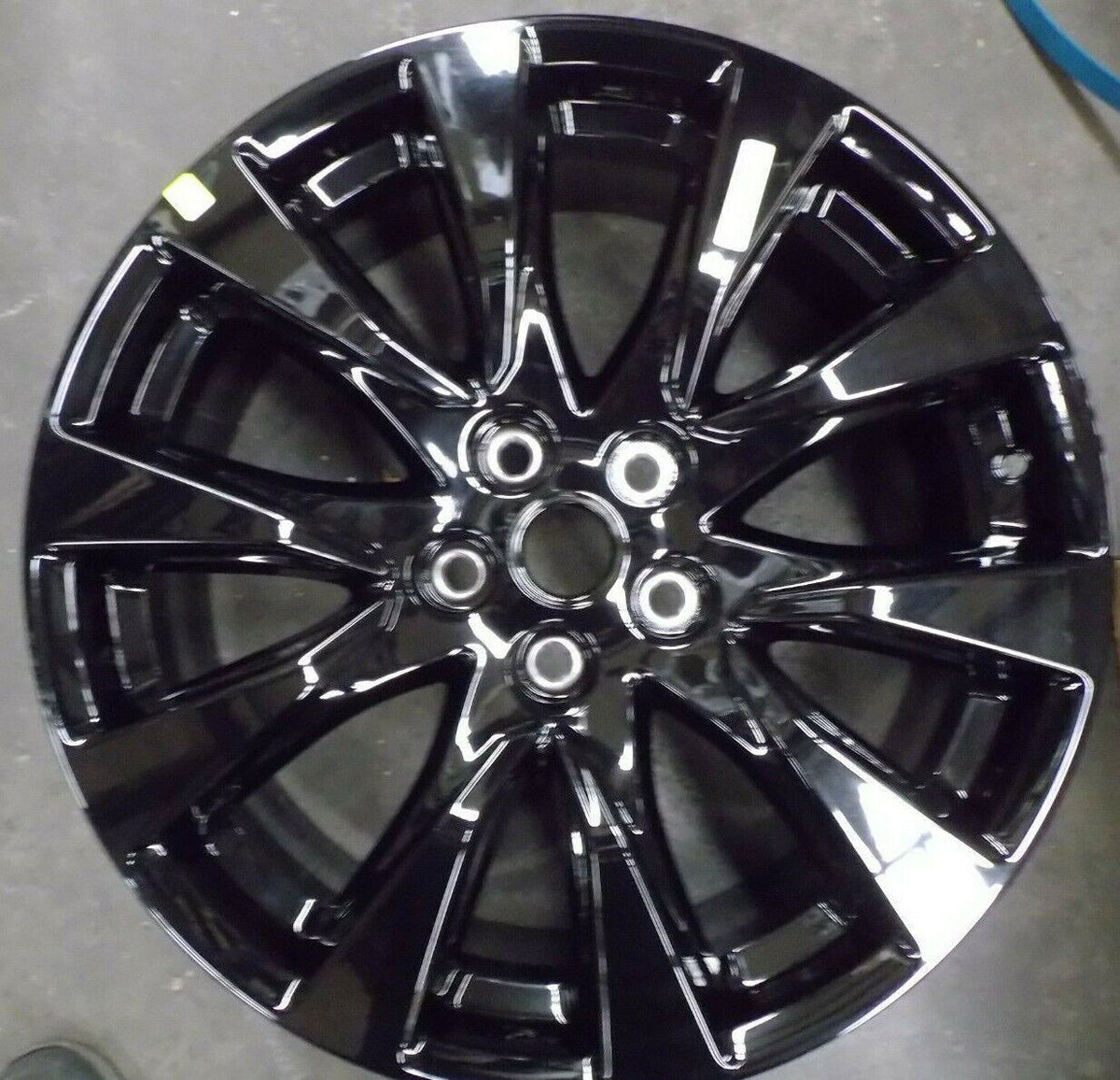 Holden VF Commodore 20" x 8.5" Gloss Black Sandman Mag Wheel Genuine G ...